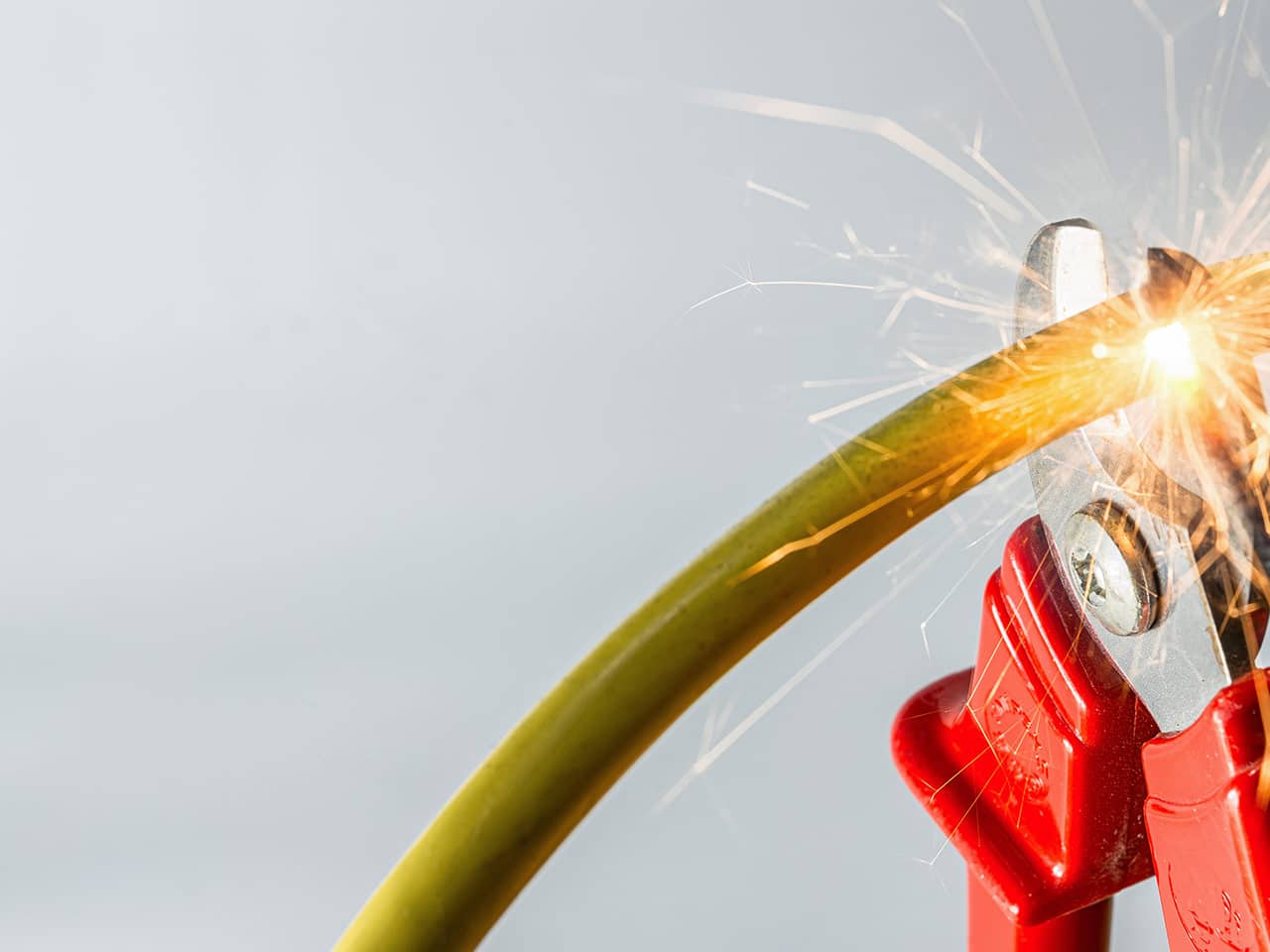 Comment réagir en cas d’accidents électriques et électrocution ? - ADS ...